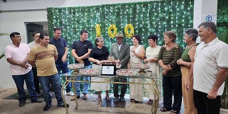 MERECIDA HOMENAGEM Câmara de São Gonçalo concede título de Centenário a ...