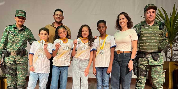 PROGRAMA DE EDUCAÇÃO AMBIENTAL Progea forma 107 alunos em São Gonçalo ...